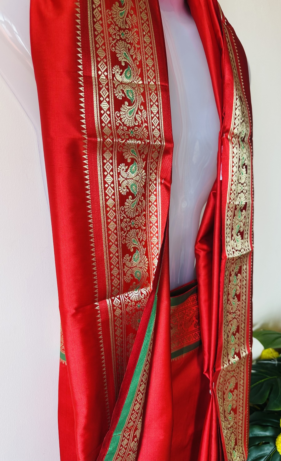 Red Small Peacock Silk mundu with silk Shawl set - Raavika